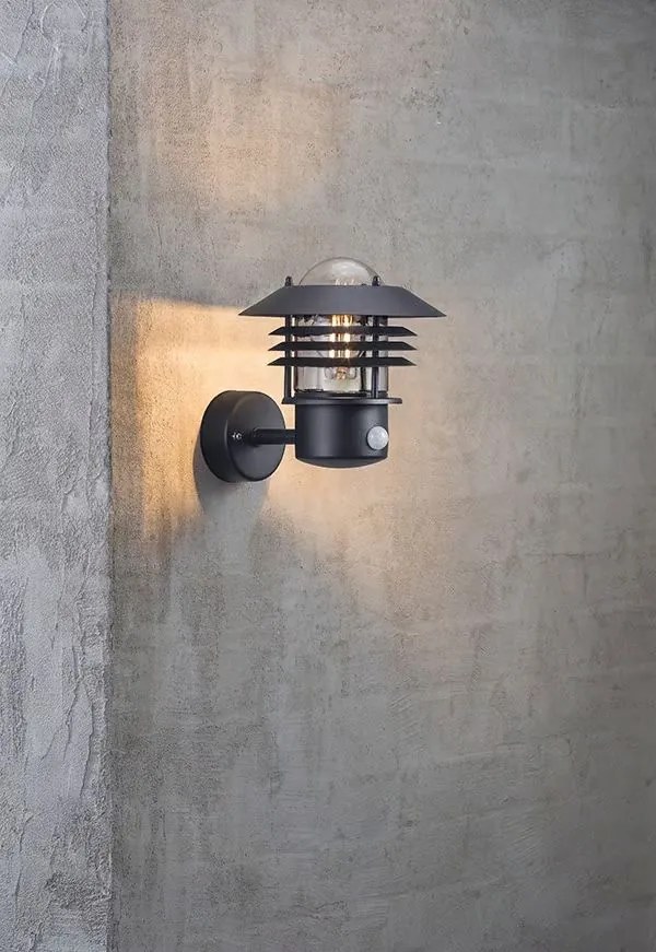 Černé fasádní svítidlo Vejers Sensor pro žárovku E27  - Nordlux