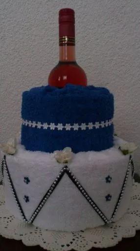 Textilní dort dvoupatrový bílomodrý s vínem - 214/modrý