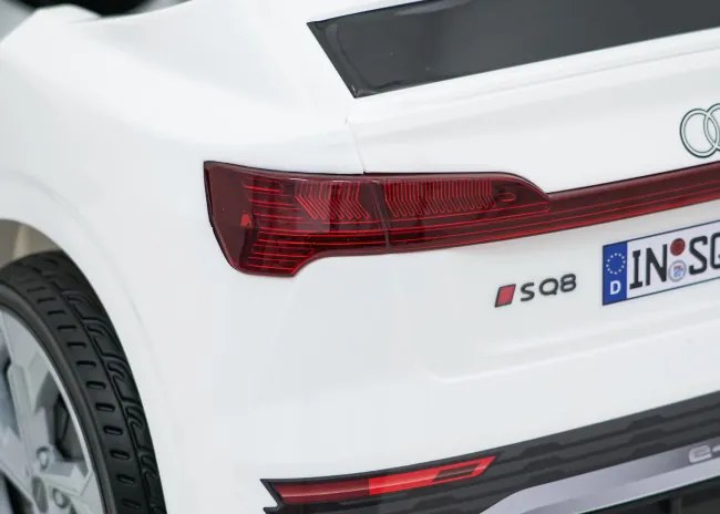 Elektrické autíčko Audi SQ8 bílé / šedé