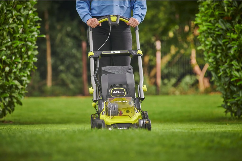 Ryobi RY18LMX40C-240 18V ONE+ Bezuhlíková sekačka na trávu záběr 40cm 2x4.0Ah