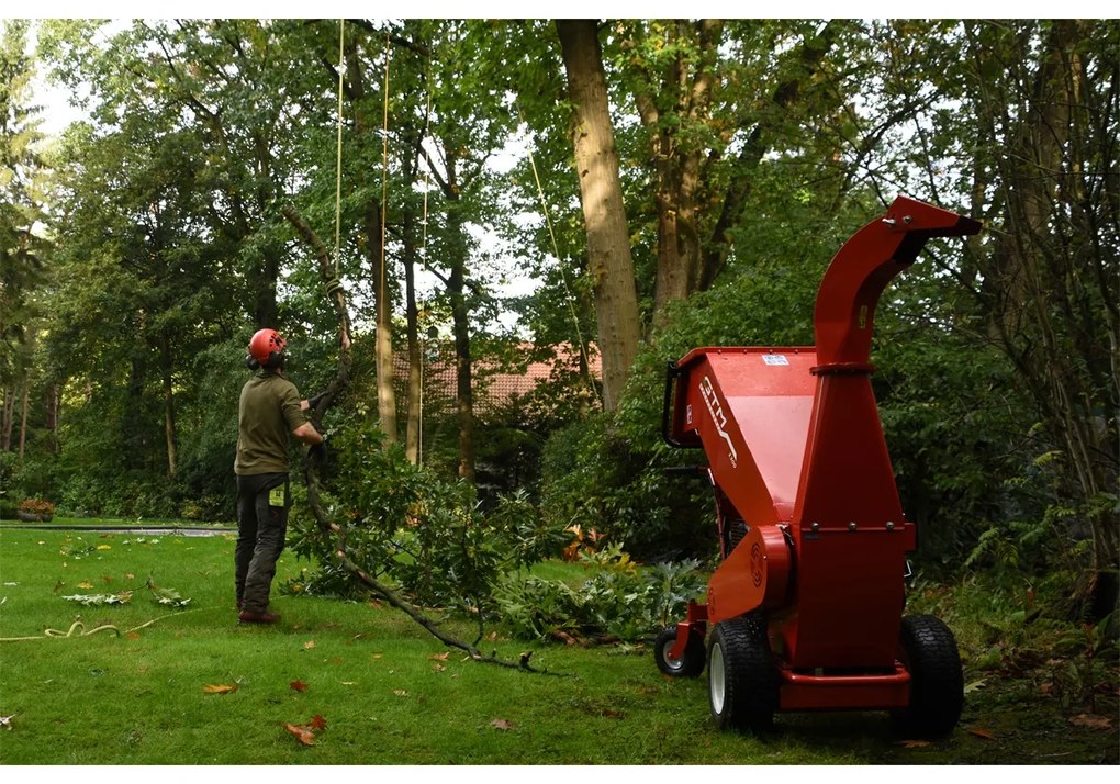GTM GTS 1300 WDG benzinový drtič dřeva s pojezdem
