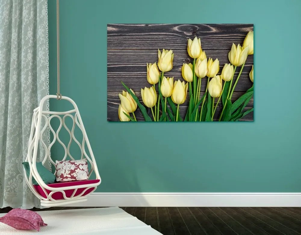 Obraz očarující žluté tulipány na dřevěném podkladě - 60x40 cm