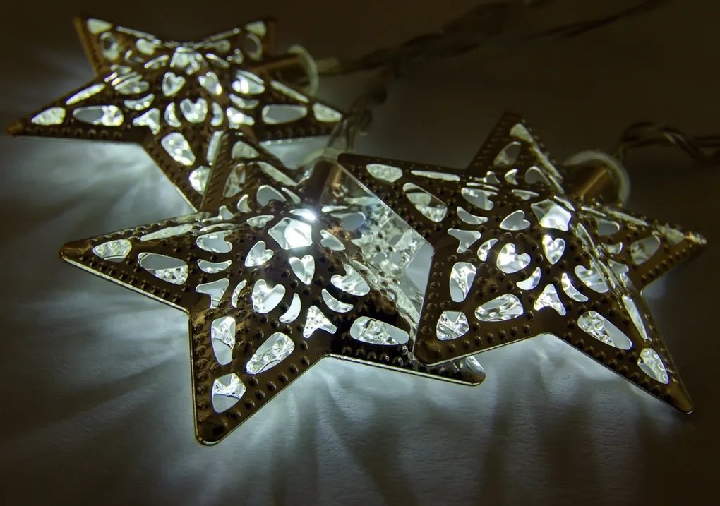 LED světýlka na baterie, 1,3 m, kovové hvězdy, ledově bílá, 10 diod, čirý kabel, IP20 interiér, 2× AA