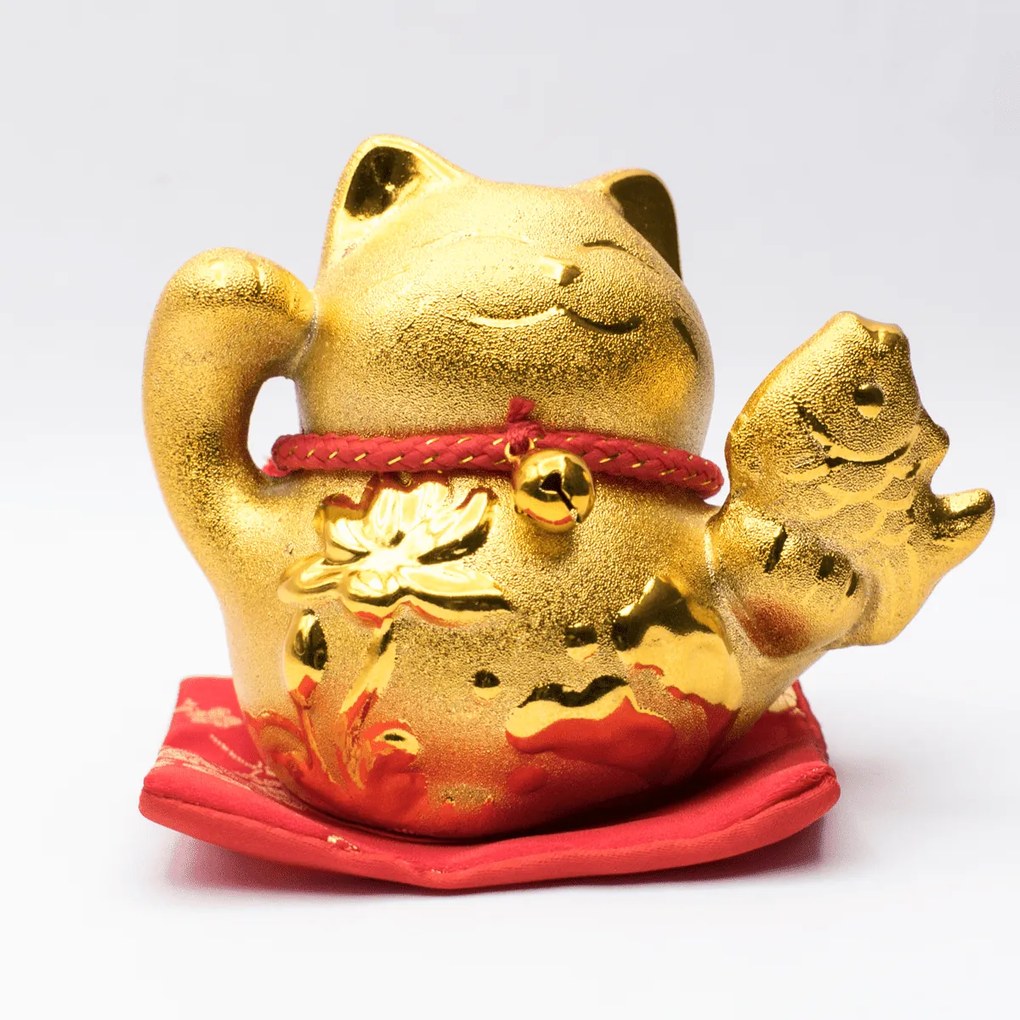 Milujeme Kameny Maneki neko - zlatá mávající kočička s rybou - feng shui