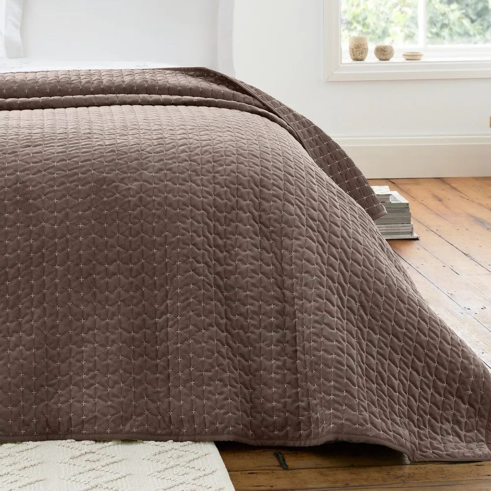 Tmavě hnědý sametový prošívaný přehoz 240x260 cm Attica Velvet – Bianca