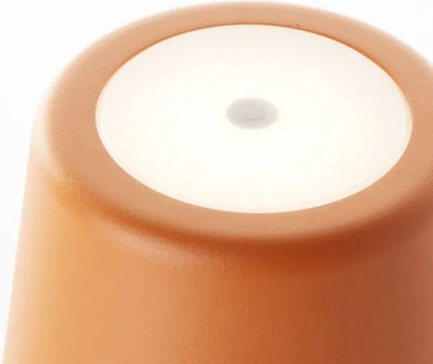 Brilliant G90939/77 Venkovní AKU stolní lampa KAAMI oranžová USB-C