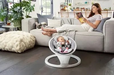 Munchkin Dětská houpačka Baby Swing s bluetoothem