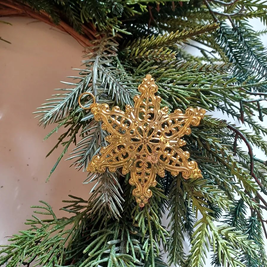 Vánoční ozdoby na stromeček kovové vločky 10 × 7,7 cm, zlatá, balení 3 ks