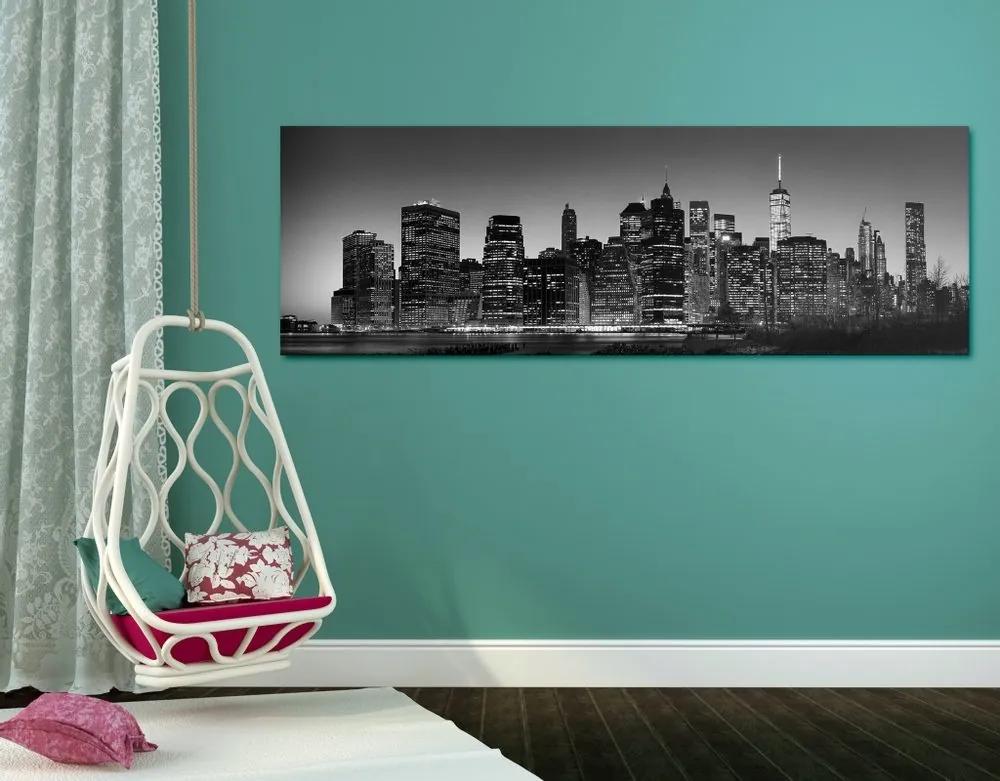 Obraz centrum New Yorku v černobílém provedení - 120x40 cm