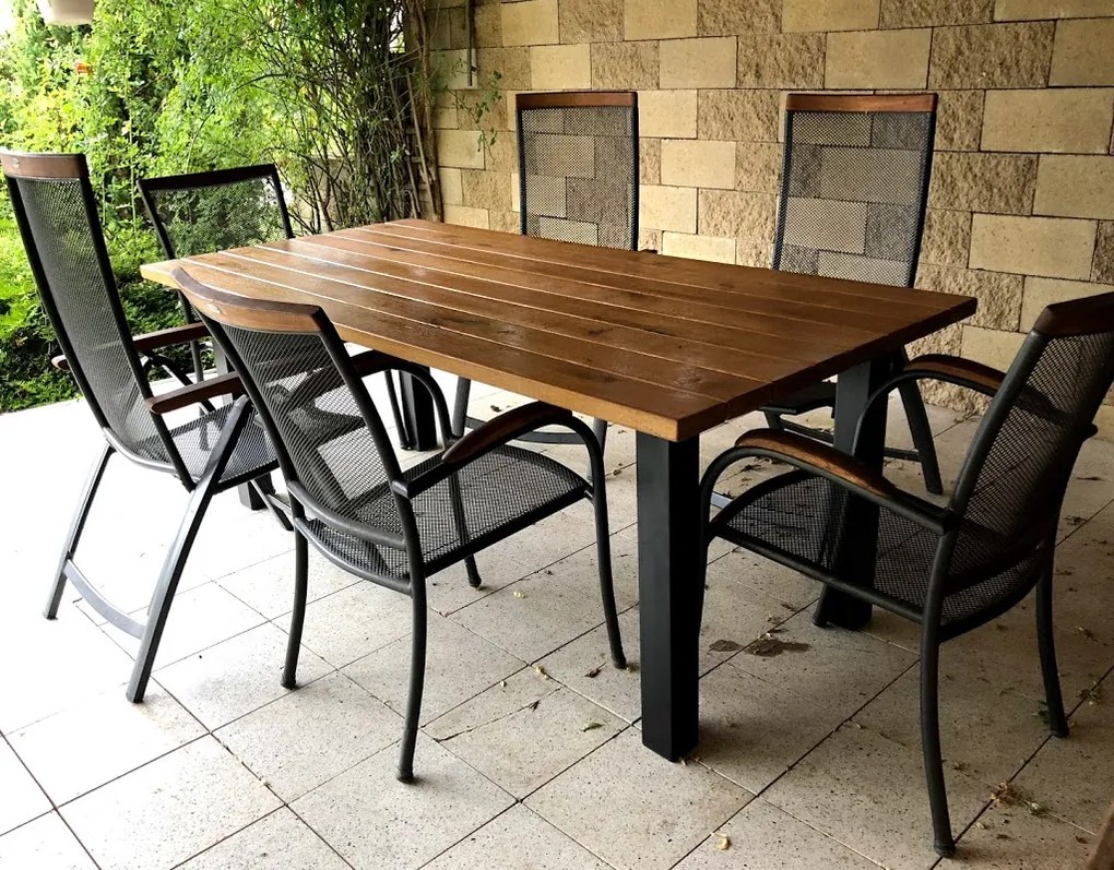 KULHÁNEK Zahradní stůl s kovovými nohami Odstín nátěru: lazura - palisandr, Velikost desky: individuální, Odstín podnože: černá s jemnou strukturou - JS RAL 9005