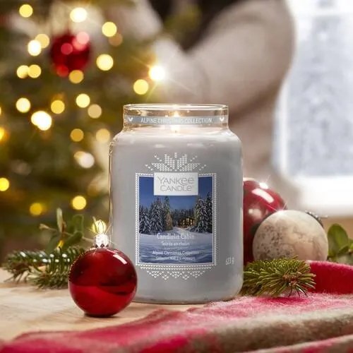 Yankee Candle - vonná svíčka Candlelit Cabin (Chata ozářená svíčkou) 623g