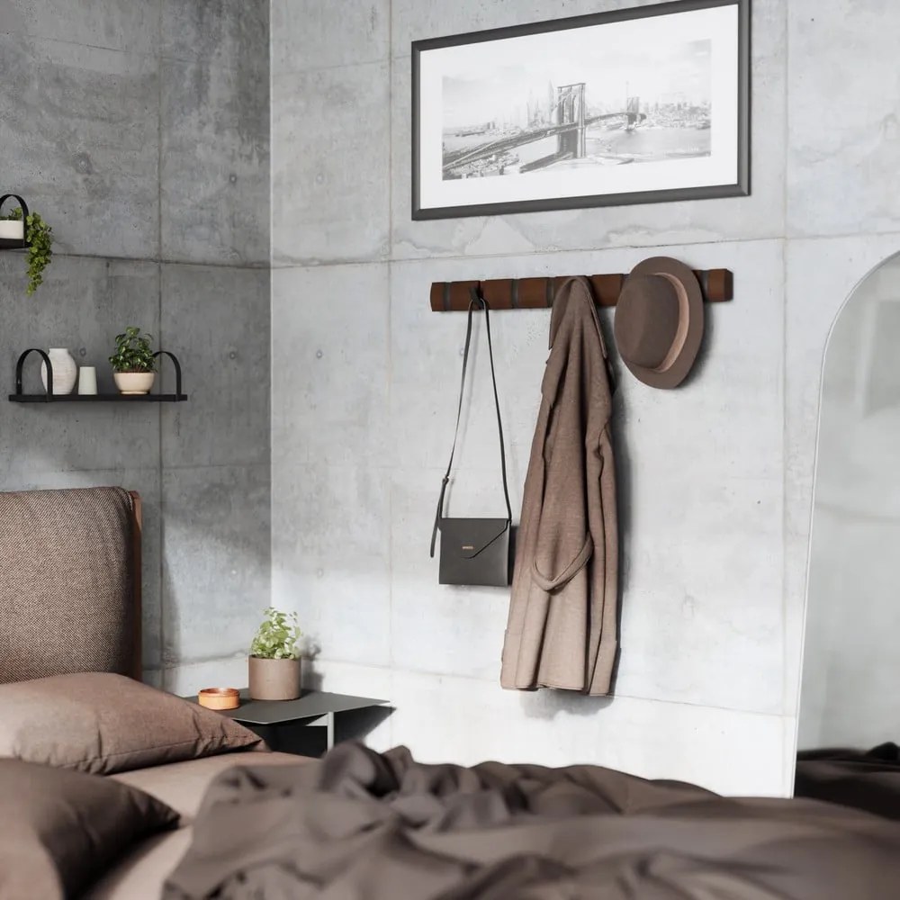 Tmavě hnědý nástěnný věšák z topolového dřeva Flip – Umbra