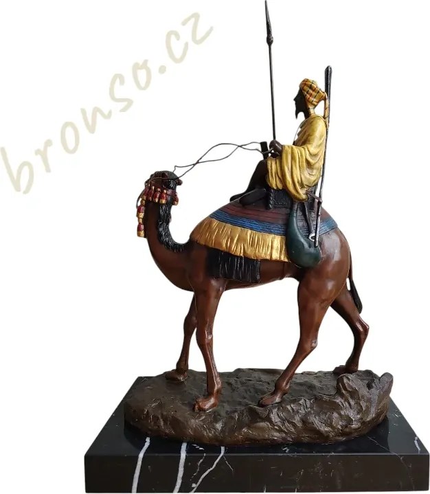Bronzová socha arabského jezdce na velbloudovi – signováno A. Léonard, pravý bronz na mramoru