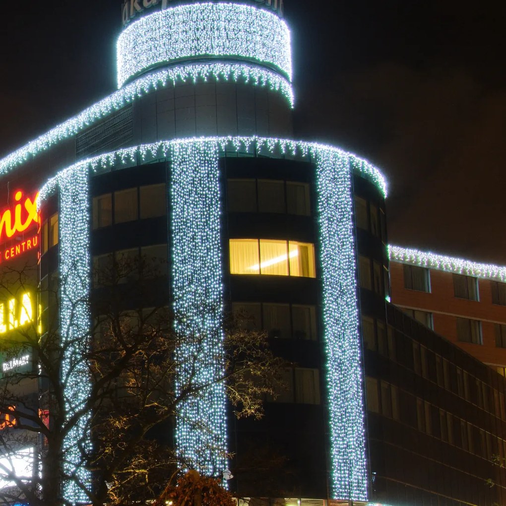 Easy Fix LED světelný závěs venkovní, 100 × 700 cm, ledově bílá, 600 diod, bílý kabel, IP67, prodlužovací