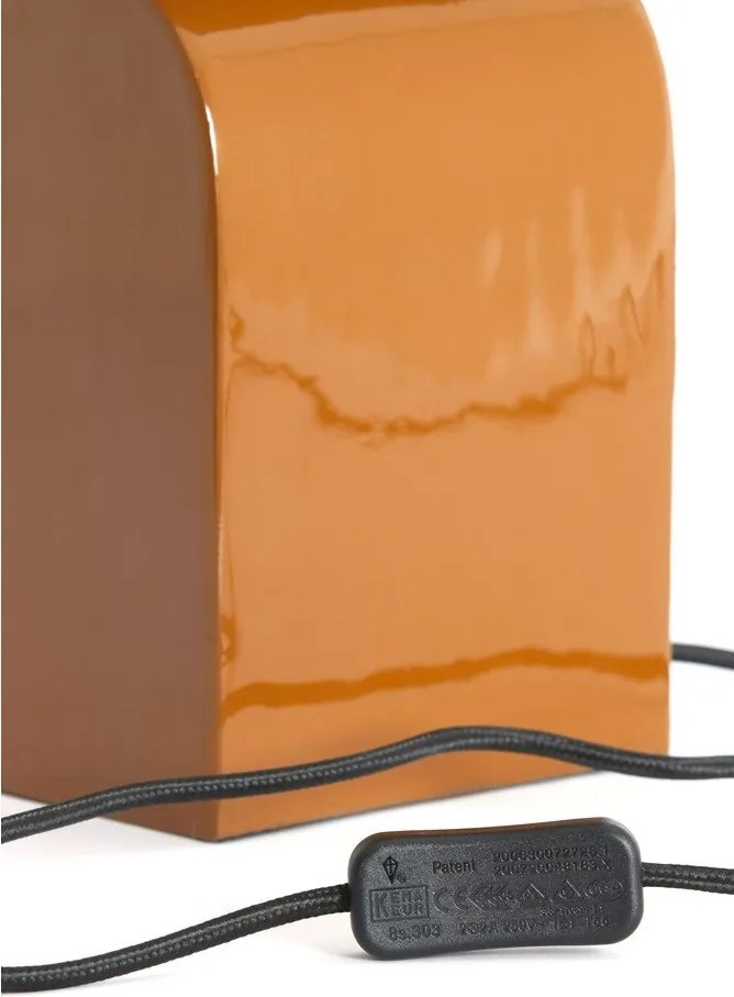 Oranžová kovová stolní lampa (výška 38 cm) Cardona – Light & Living