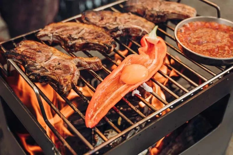 Höfats Stylové ohniště a gril BEER BOX na dřevo