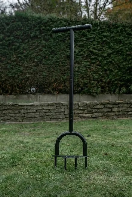 IQ Garden Aerifikační vidle s plnými hroty a rozšířeným nášlapem 320079