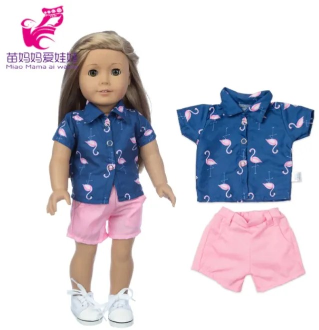 Svatební oblek a jiné oblečení pro panenku AMERICAN GIRL A BABY BORN 43-45 CM Varianta: modrá košile s plameňáky a růžové kraťasy