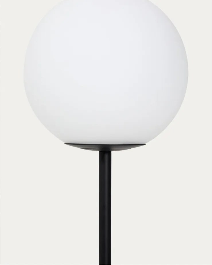Bílá/černá stojací lampa se skleněným stínidlem (výška 155 cm) Brisia – Kave Home