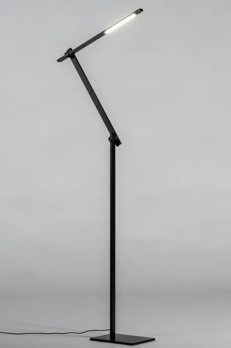 Stojací LED lampa se stmívačem Ariett Black