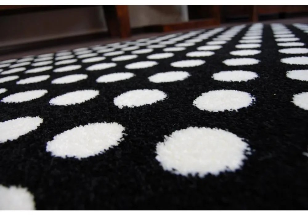 Kusový koberec Puntíky černý 2 160x220cm