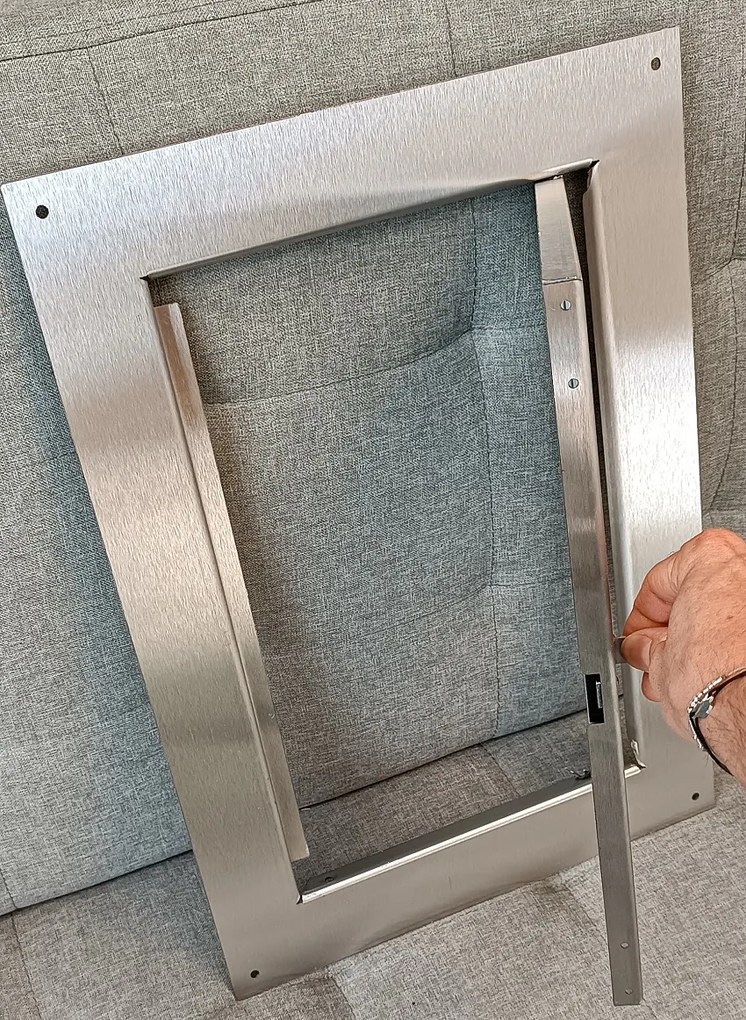 Poštovní schránka do sloupku dvířka - uzamykatelná Rozměr otvoru pro usazení: Standardní - (v.370 - 445) x (š. 241 - 315)