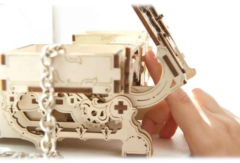 Ugears 3D dřevěné mechanické puzzle Starožitná šperkovnice