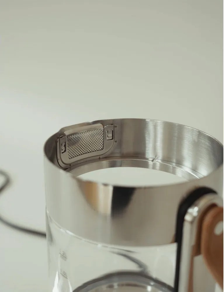 Skleněná rychlovarná konvice ve stříbrné barvě 1,2 l Emma – Stelton