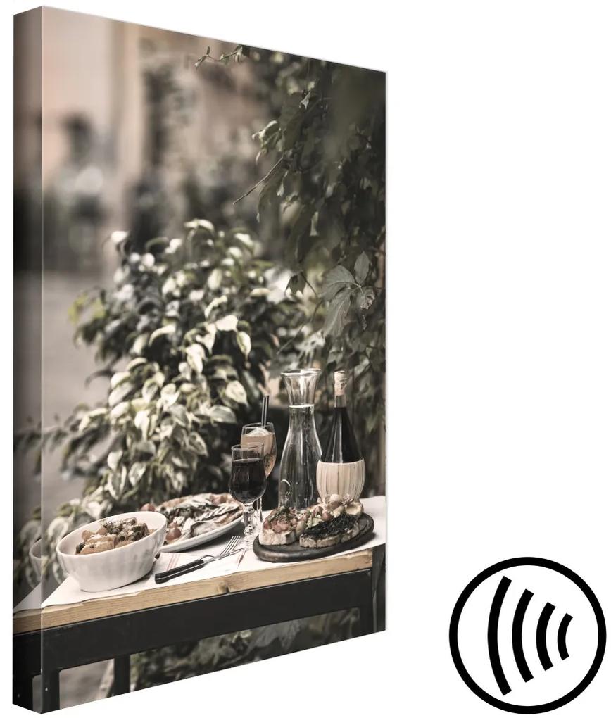 Obraz Jídlo a víno na stole (1-dílný) - zátiší uprostřed listí