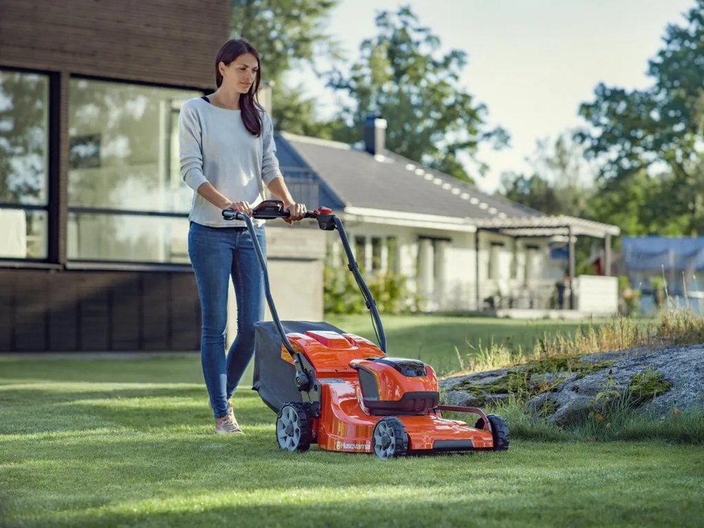Aku sekačka LC 353iVX Husqvarna (bez baterie a nabíječky)