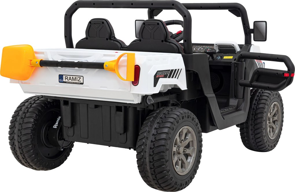 Ramiz Dětské auto Pick-Up Speed 900 bílé + pohon 4x4 + pohyblivá korba + zavazadlový prostor + dálkové ovládání + lopatka + LED a zvuky