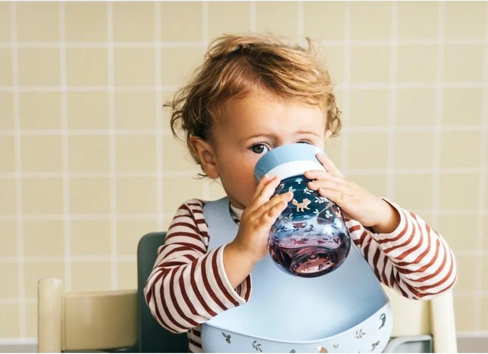 Světle růžový plastový dětský hrnek 300 ml Fairy Garden – Mepal