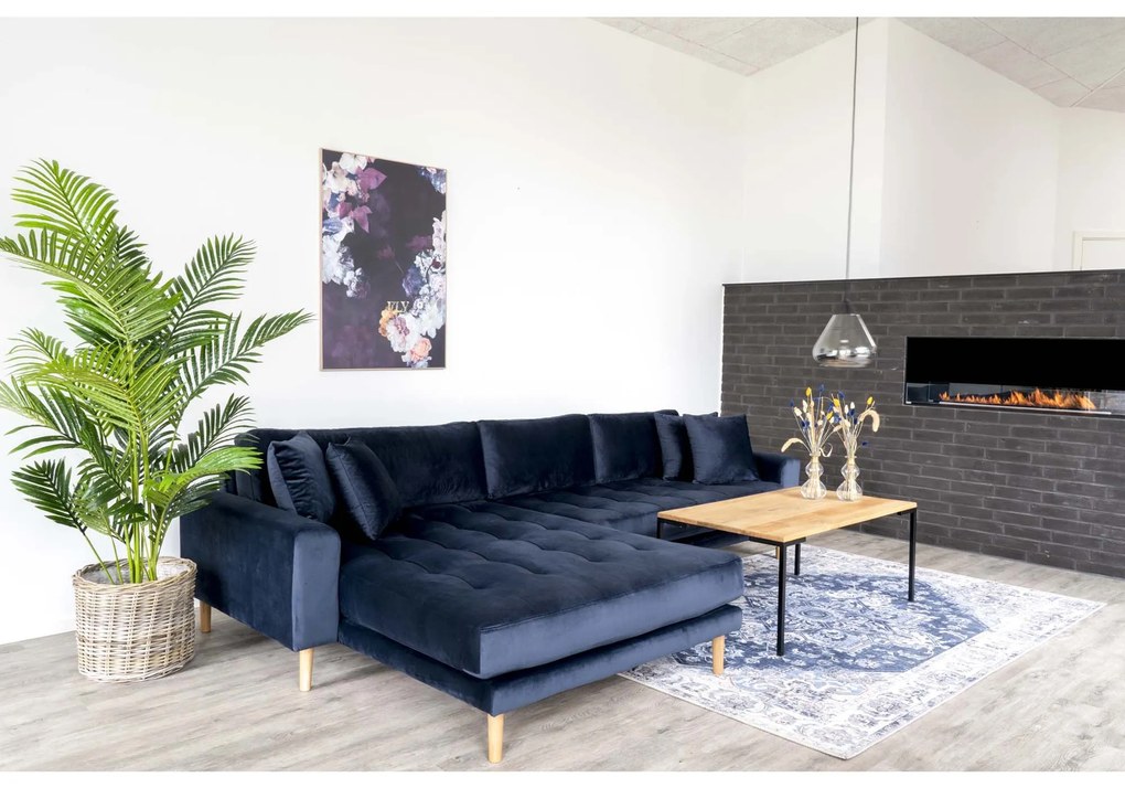 House Nordic Pohovka Lounge Sofa, levá strana, tmavě modrý samet, čtyři polštáře a nohy z přírodního dřeva, HN1005