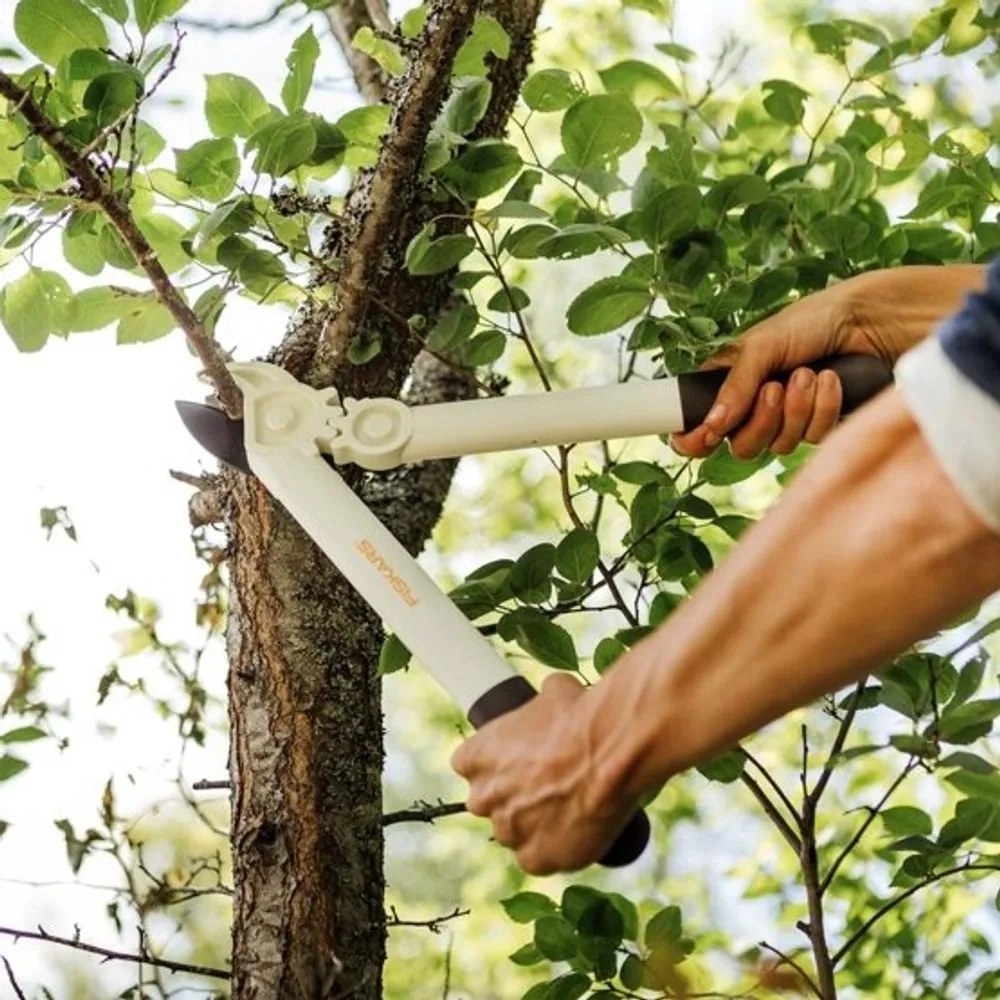 Pákové zahradní nůžky Fiskars PowerGear™ White L32 1026930