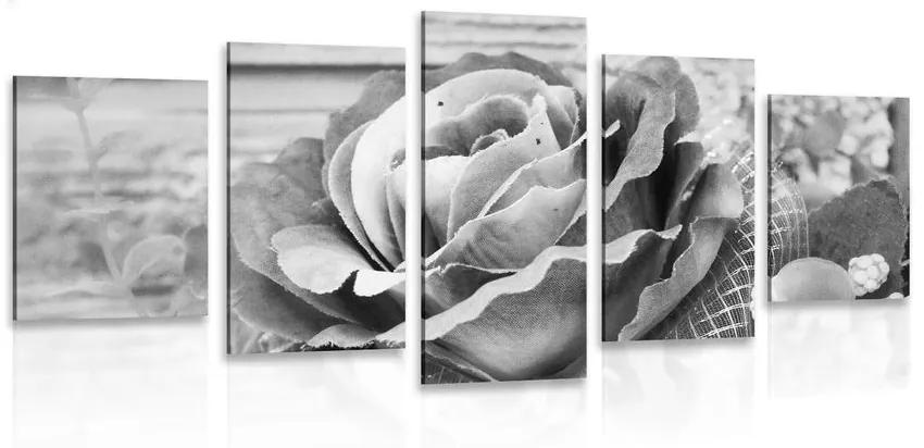 5-dílný obraz elegantní vintage růže v černobílém provedení - 100x50 cm