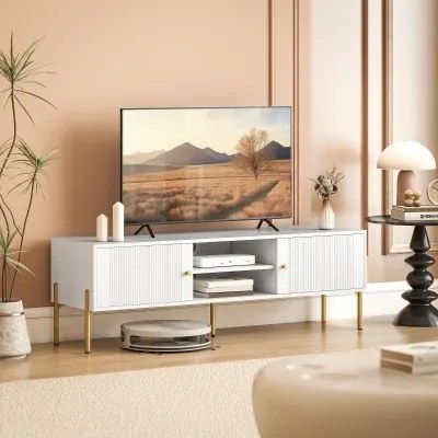 HOMCOM Moderní TV stolek – 2 dveře, 2 otevřené přihrádky, průchod pro kabely, pro TV až 65 palců, 140 x 38 x 45,9 cm, bílá