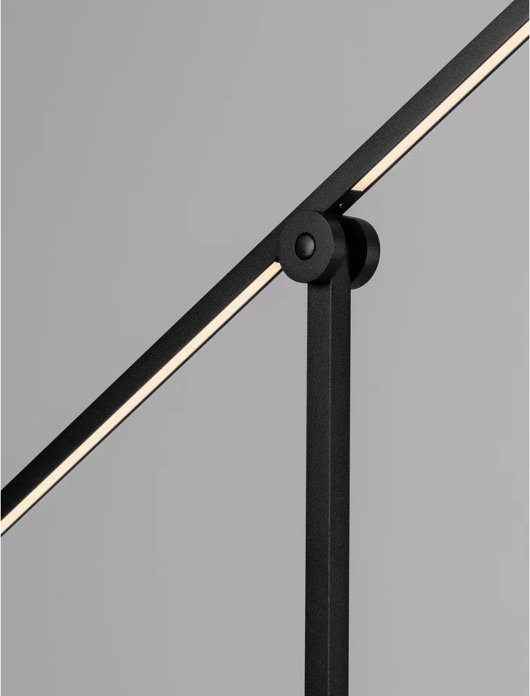 Matně černá kovová LED stojací lampa s ohybatelnou konstrukcí/stmívatelná (výška 144 cm) Tenso – Nova Luce