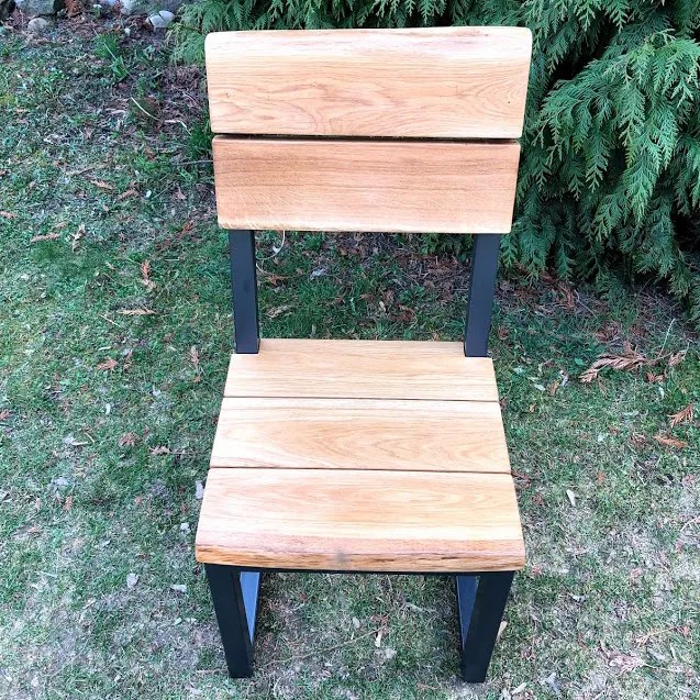 KULHÁNEK Zahradní židle s kovovou konstrukcí Odstín nátěru: lazura - dub, Odstín podnože: černá s jemnou strukturou - JS RAL 9005