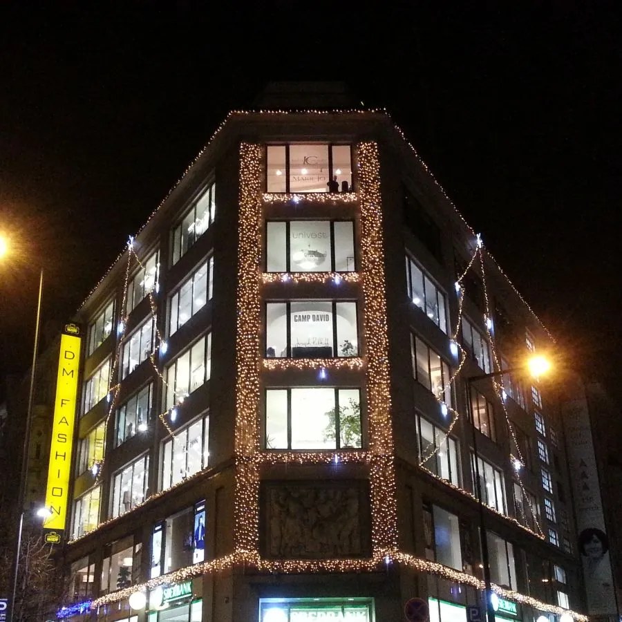 Easy Fix LED světelný závěs venkovní, 100 × 1200 cm, teple bílá s FLASH, 1200 diod, bílý kabel, IP67, prodlužovací