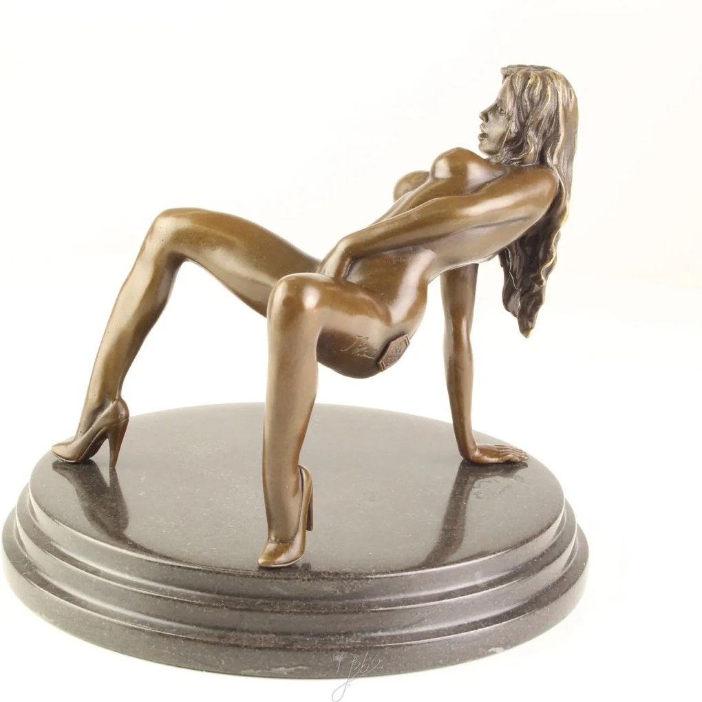 Erotická bronzová socha - Nahá žena striptérka 1