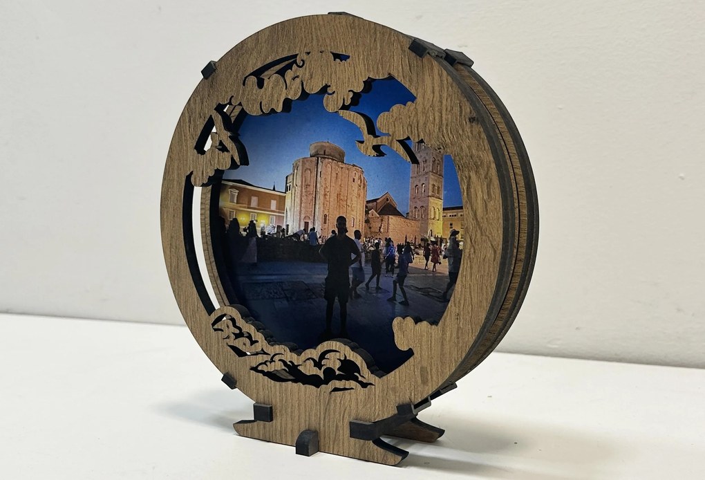 Li-Go Foto rámeček "V oblacích" 20x22cms podsvícením provedení povrchu: ořech, varianta foto rámečku: s podsvícením do sítě 230V