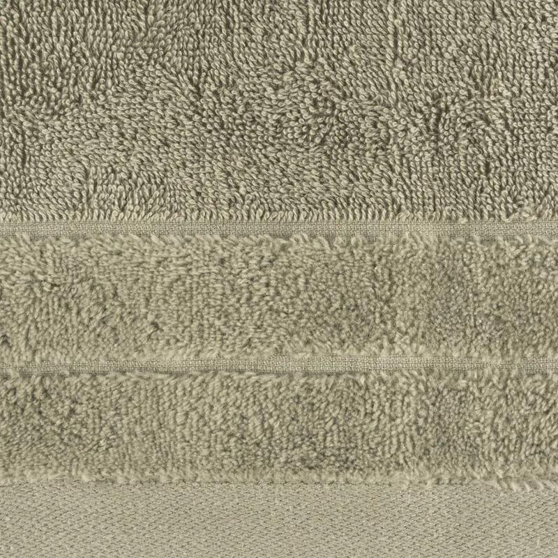 Klasický hnědý ručník DAMLA s jemným pásem 30x50 cm Rozměr: 50 x 90 cm