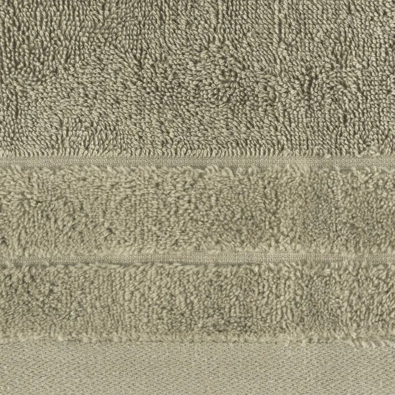 Klasický hnědý ručník DAMLA s jemným pásem 30x50 cm Rozměr: 70 x 140 cm