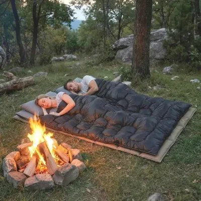 Outsunny dvojitý spacák pro 2 dospělé s polštáři, barva černá