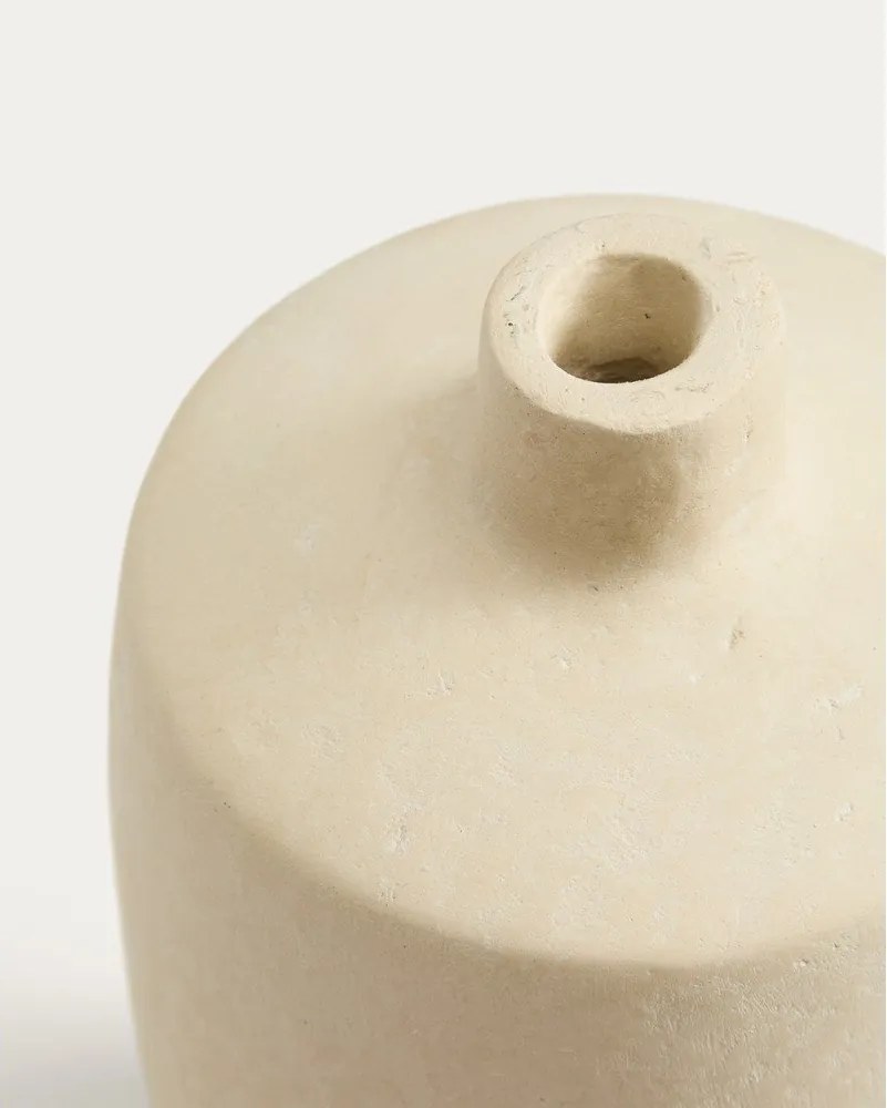 Krémová váza z papírmaše (výška 26 cm) Mireni – Kave Home