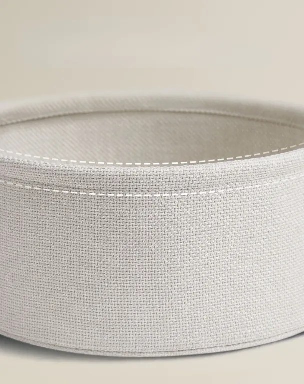 Krémový příruční stolek s odkládacím košem SALMA Ø 45 cm