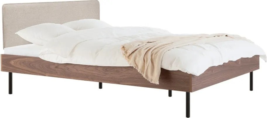 Čalouněná/z dřevotřísky dvoulůžková postel v dekoru ořechu s roštem 140x200 cm v tmavě přírodní barvě Streiko – noo.ma