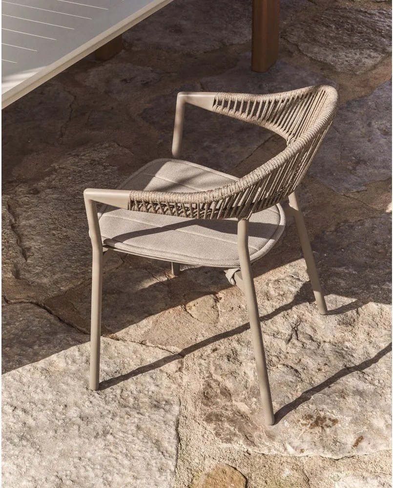 Taupe polstrovaná zahradní židle Alimia – Kave Home