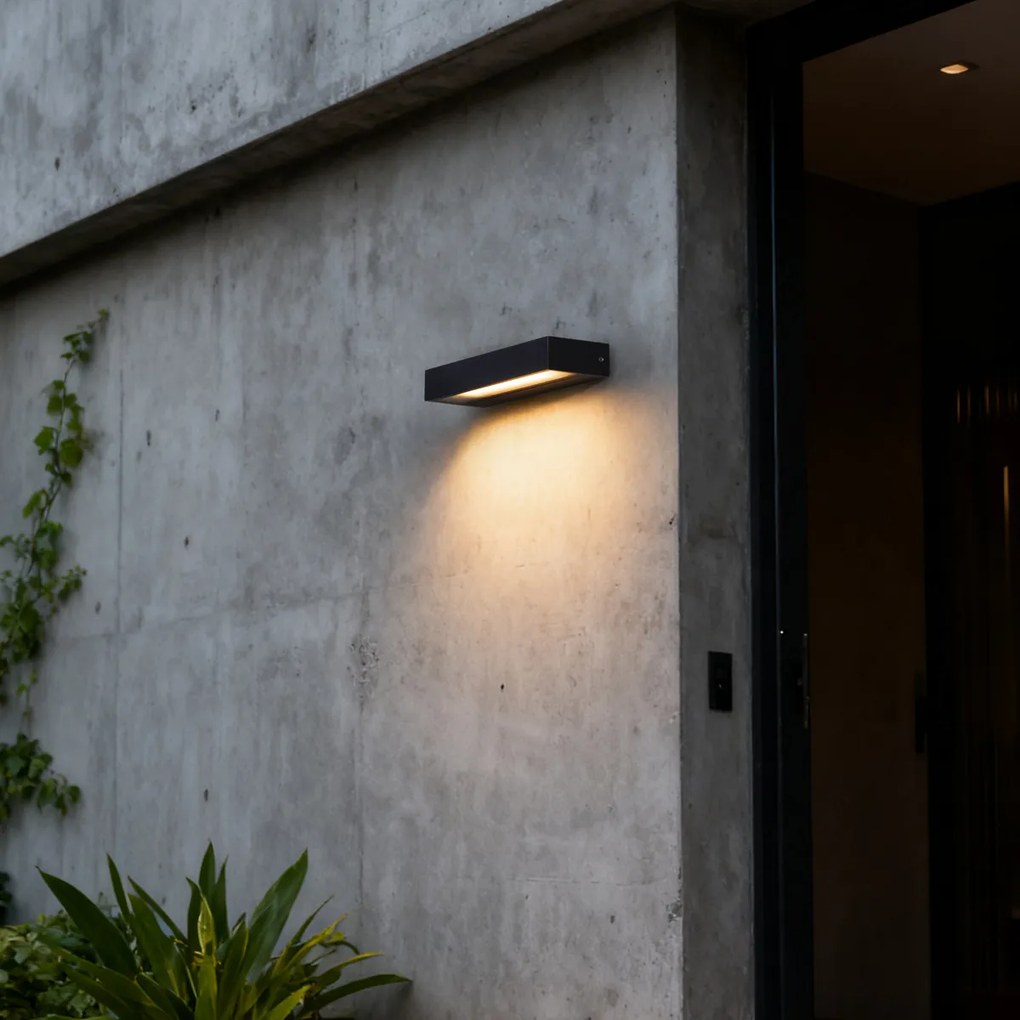 Moderní nástěnné svítidlo černé 22cm vč. LED IP65 - Hannah