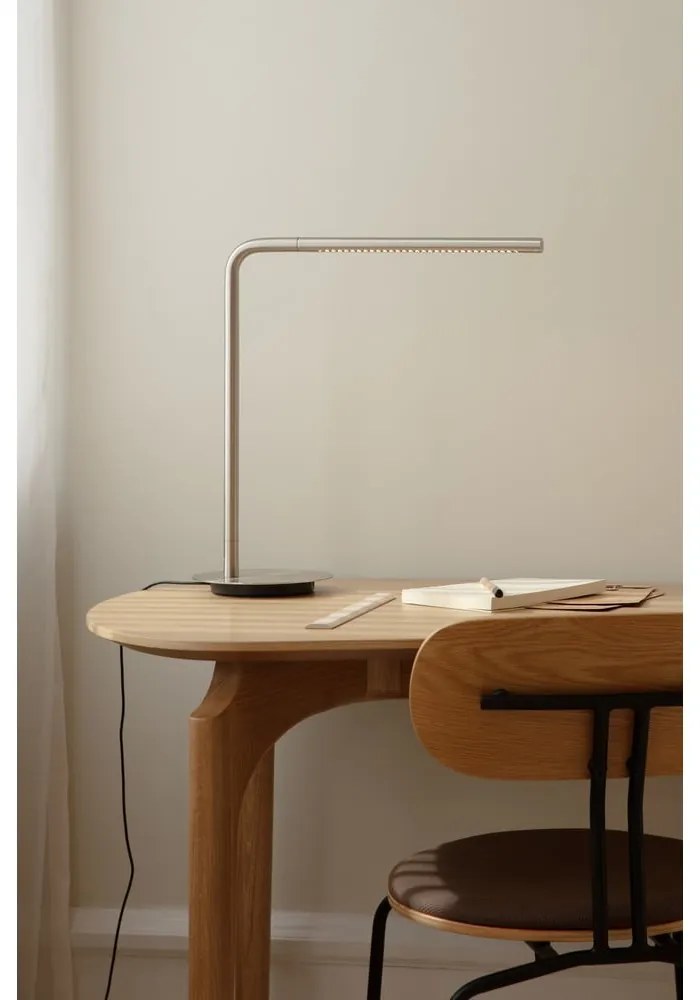 Kovová LED stmívatelná stolní lampa ve stříbrné barvě (výška 46 cm) Omni Table – UMAGE